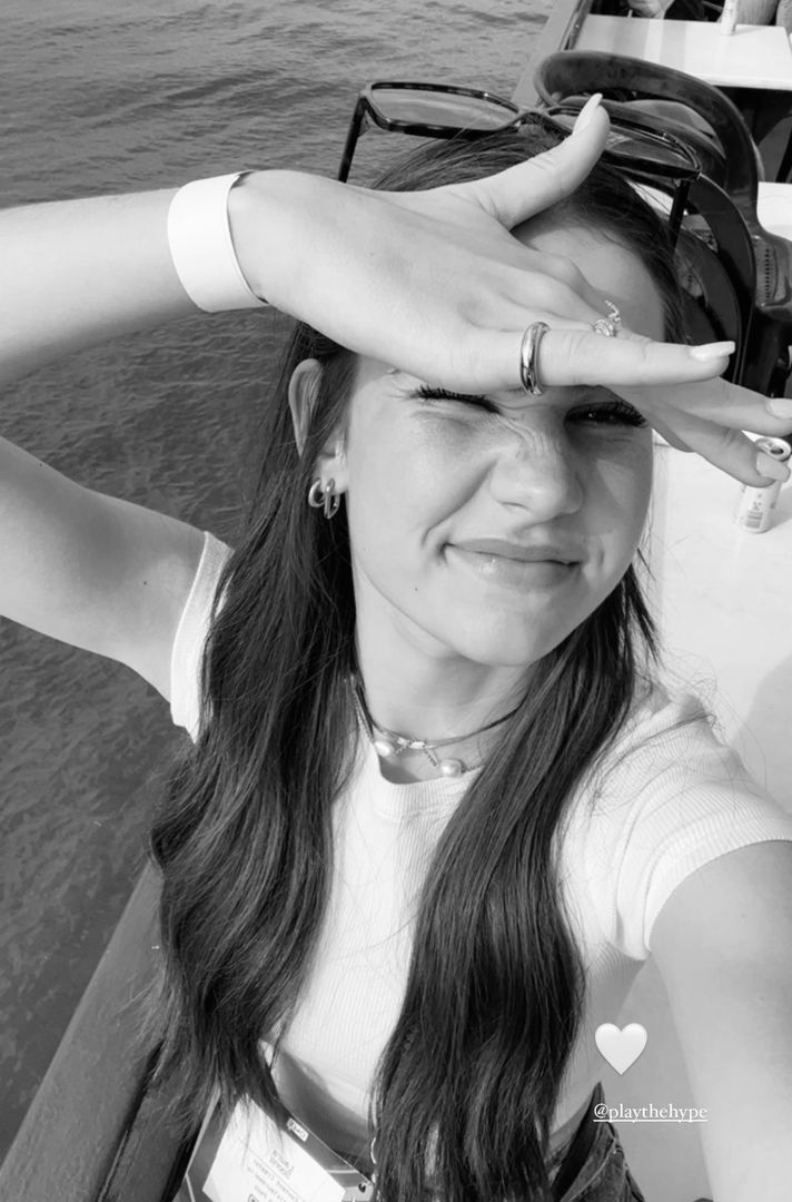 laura | Search Snapchat Creators, Filters and Lenses