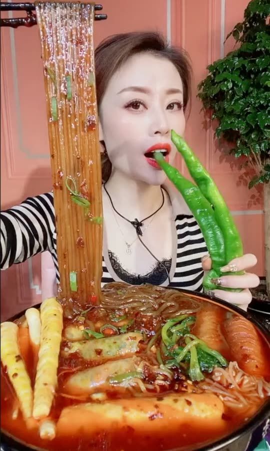 Mukbang Pow! | Snapchat