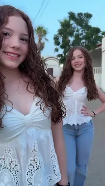 Emilia Letizia Twins On Ice (@mirrortwins) | Snapchat Stories ...