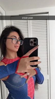 Vanessa Legrow (@flexwness) | Snapchat Stories, Spotlight & Lenses