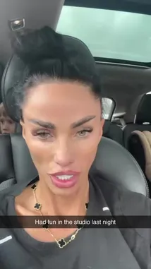 Katie Price (@katie-pricey) | Snapchat Stories, Spotlight & Lenses