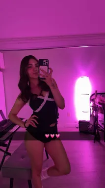 Emily Kaye (@emkbabe) | Snapchat Stories, Spotlight & Lenses