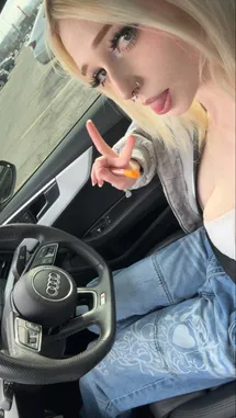 Ashley Scarr (@ashhleyscarr) | Snapchat Stories, Spotlight & Lenses