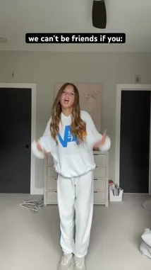 Sydney Raniszeski (@sydneyraniszes) | Snapchat Stories, Spotlight & Lenses