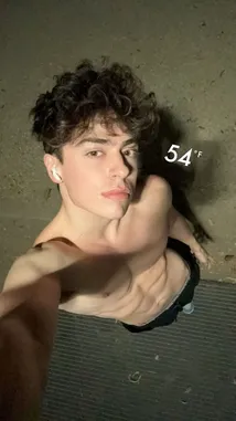 Tyler Van Beveren (@vanbev) | Snapchat Stories, Spotlight & Lenses