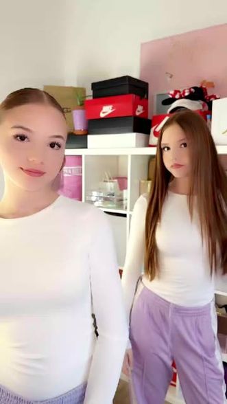 Emilia Und Letizia (@twins_onice) | Snapchat Stories, Spotlight & Lenses