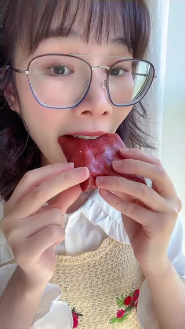 Ms Shi and Mr He (@msshimrhe) | Snapchat Stories, Spotlight & Lenses